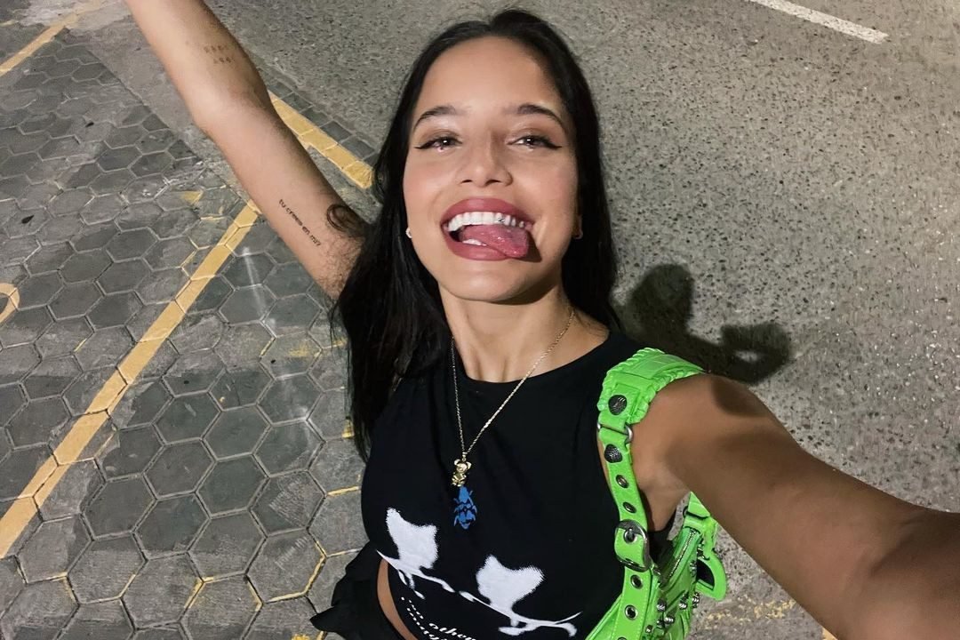 Quién es Emilia Mernes y cómo ha impactado con su cuerpo entero